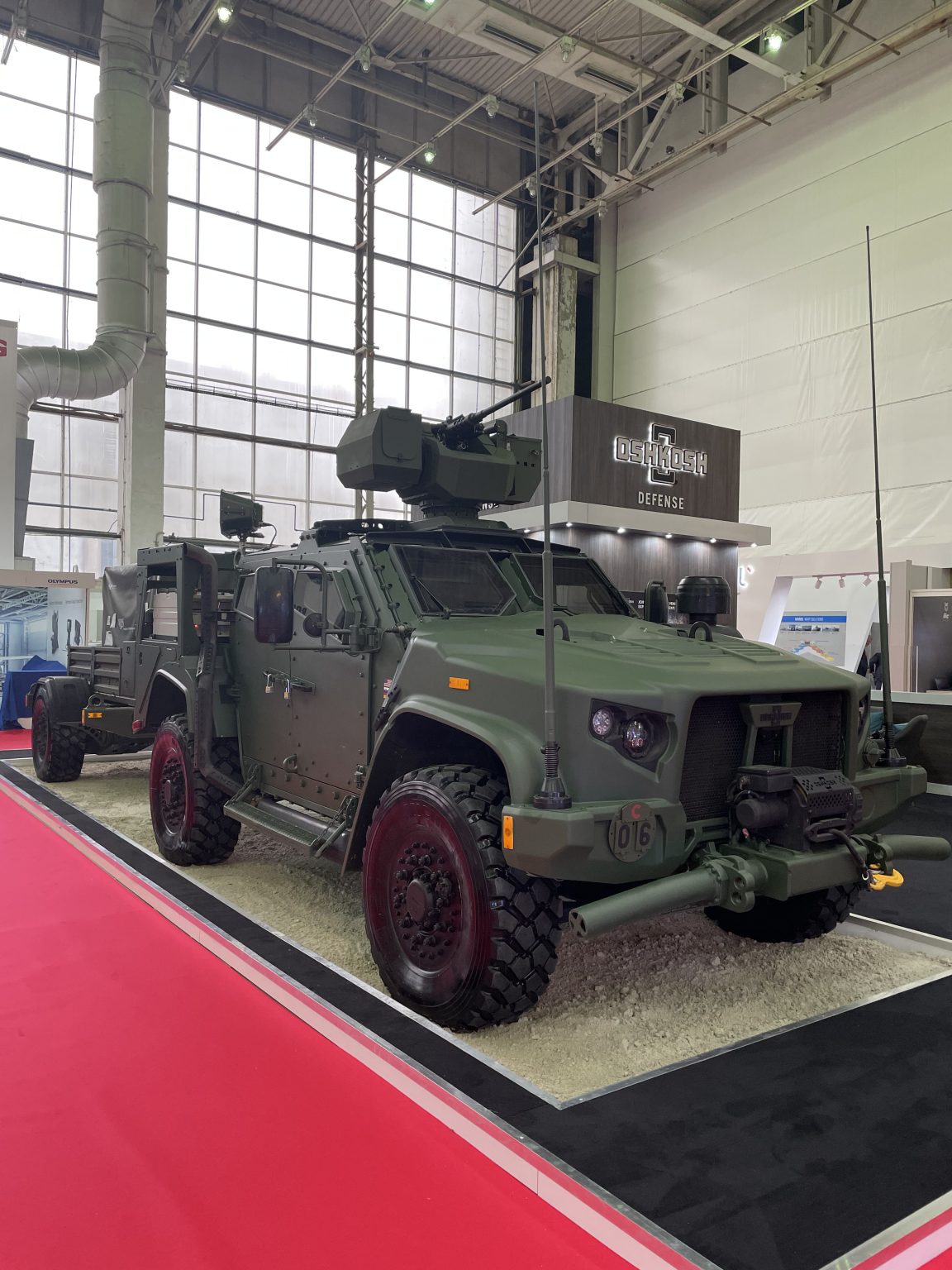 OSHKOSH DEFENSE EXHIBITS FULLY OUTFITTED JLTV AT BLACK SEA DEFENSE ...